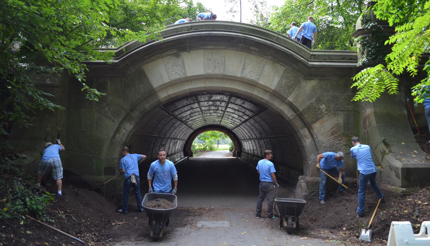 Corporate Volunteer Program: AllianceBernstein - Prospect Park Alliance